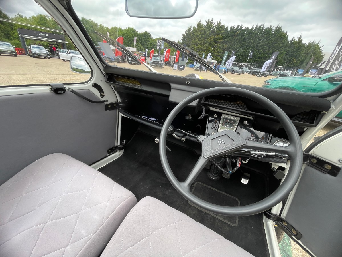 Review Electric Citroen 2CV – Brown Car Guy