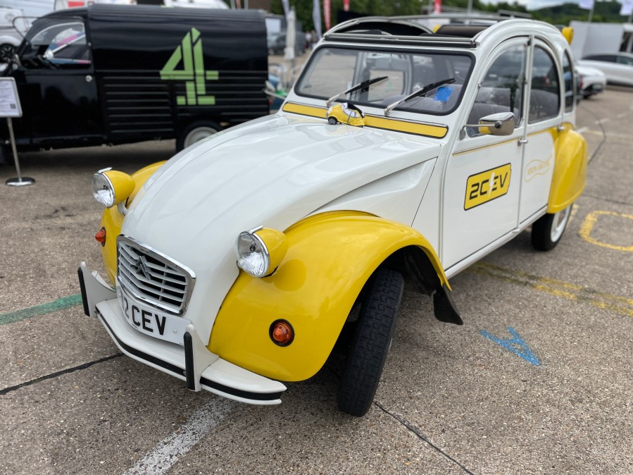 Review Electric Citroen 2CV – Brown Car Guy