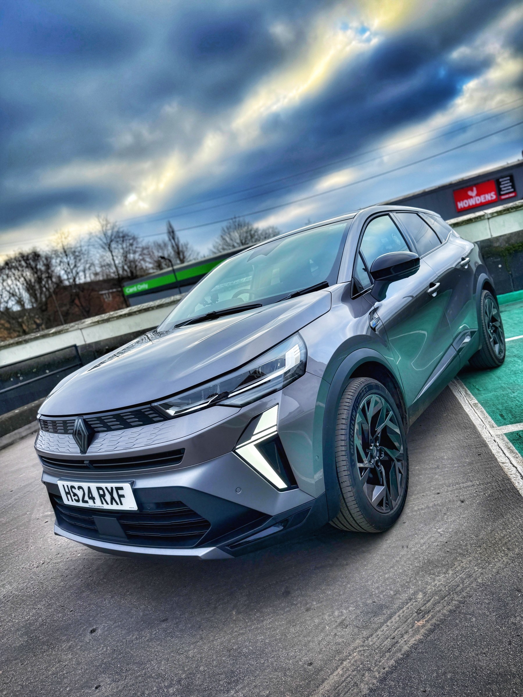 Renault Symbioz E-Tech Hybrid Review - Brown Car Guy
